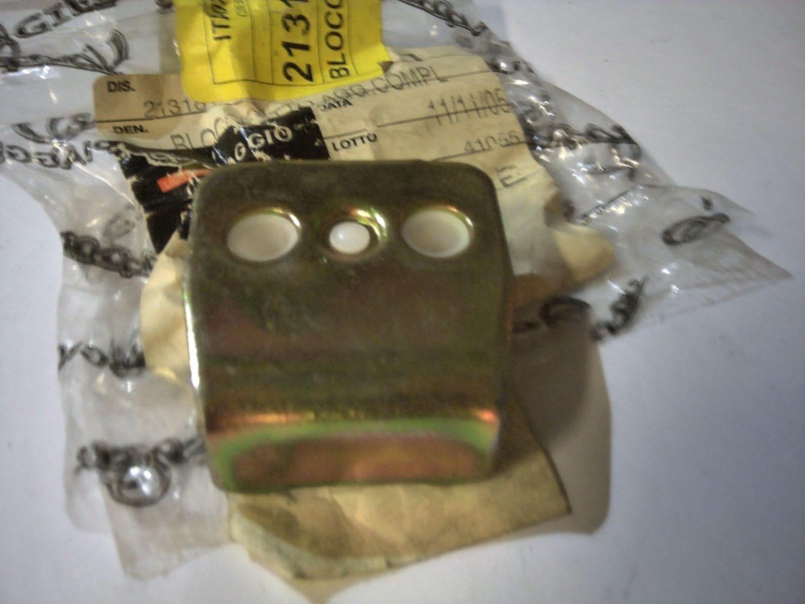 BLOCCHETTO AGGANCIO SERRATURA SX APE 703 PIAGGIO 213181 - NEIROTTI RICAMBI